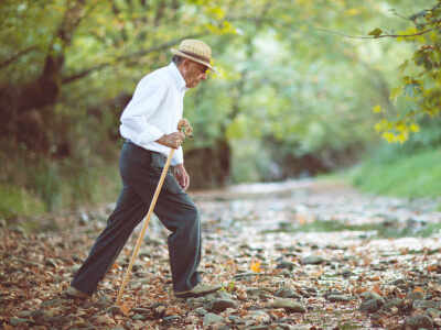 Slow walking, a sign of Alzheimer's in the elderly