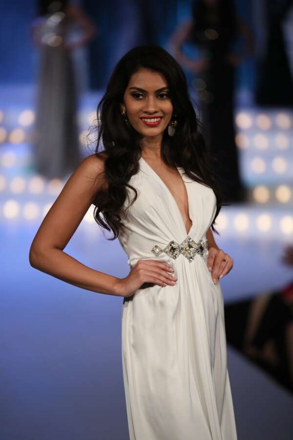Miss India Kolkata 2016: Evening gown by Komal Sood