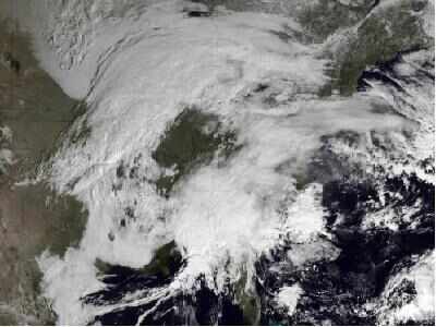 Americans begin digging out as blizzard winds down