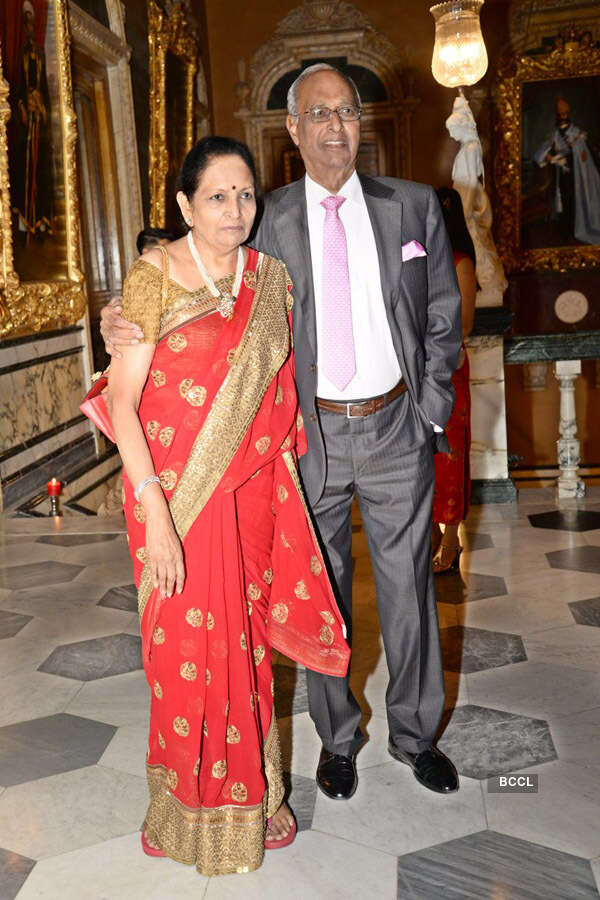 Indira and G - Photogallery