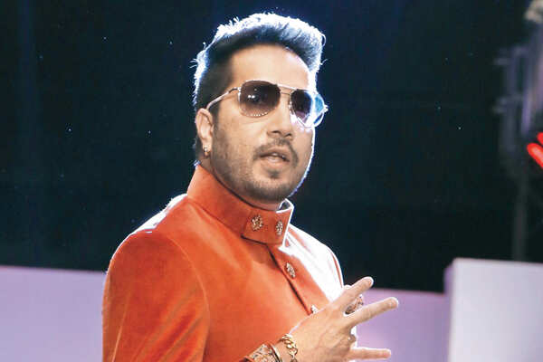 Now singers are a part of a cricket reality show