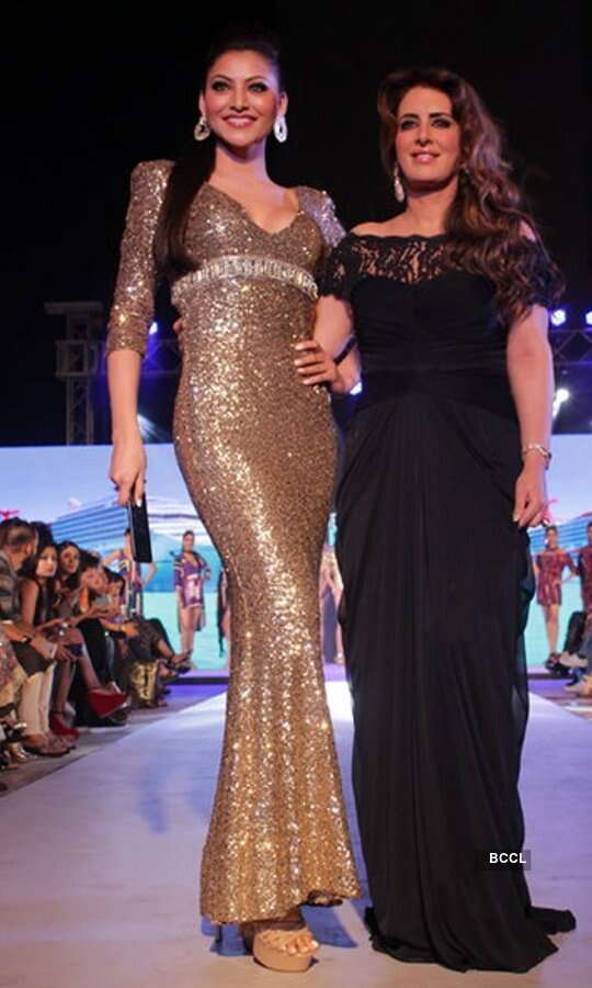 Urvashi Rautela walks the ramp at 'HTC Tech Fashion Tour'
