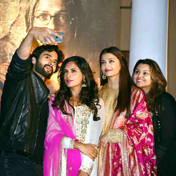 Sarbjit: Poster launch- The Etimes Photogallery Page 18