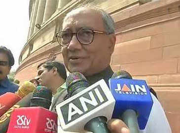 Centre trying to save Amit Shah in Ishrat Jahan case: Digvijaya