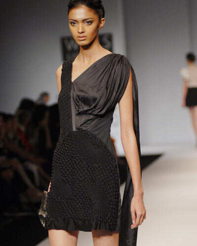 Models walk the ramp with designer Amit Aggarwal on Day 1 of Wills ...