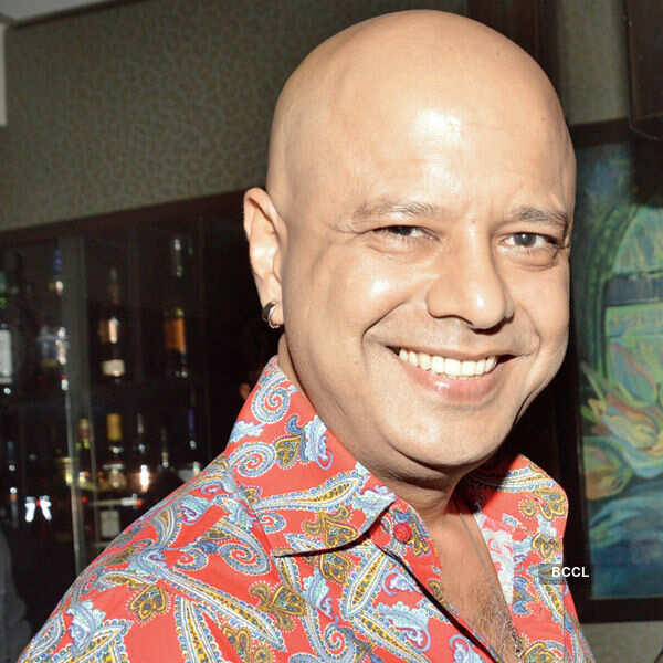 Naved Jafri during politico Pratap Sarnaik’s Holi celebrations in the ...