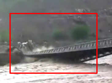 Flooding causes bridge collapse in Pakistan