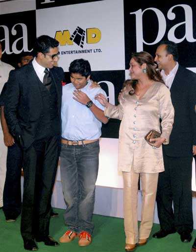 'Paa' Movie Photos | 'Paa' Movie Stills | 'Paa' Premiere Movie Photo ...