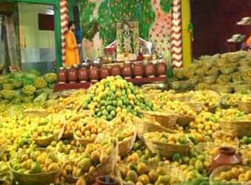 21,000 mango baskets offered to Lord Krishna during mango festival