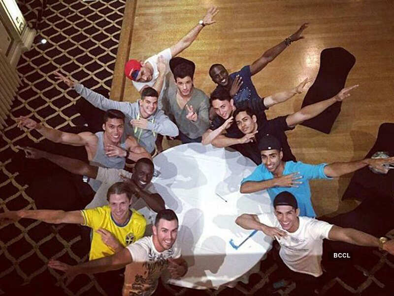 Mr World contestants and their love for selfies