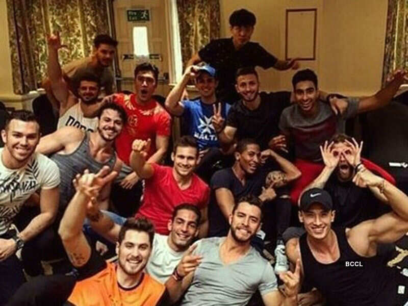 Mr World contestants and their love for selfies