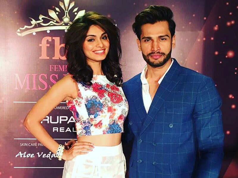 Beauty queens wish Mr. World 2016 Rohit Khandelwal on his victory