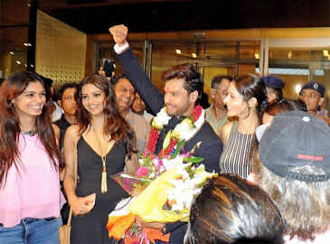 Mr World 2016 Rohit Khandelwal gets a Hero's welcome