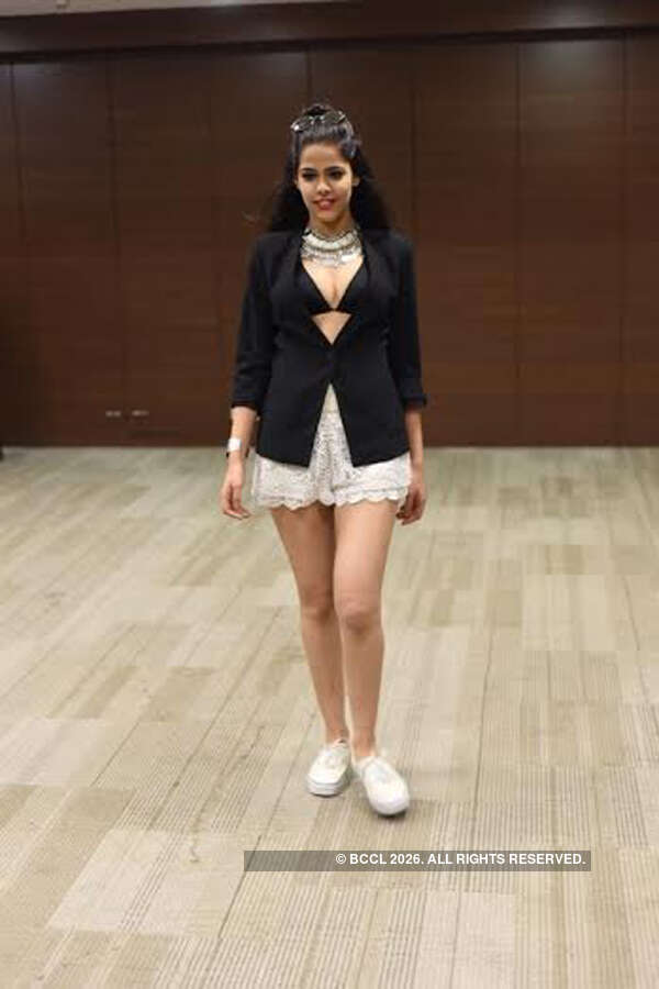 Campus Princess 2016 finalists with fashion designer Swapnil Shinde