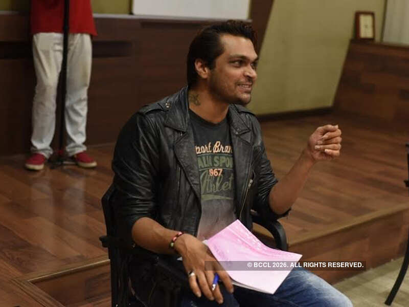 Campus Princess 2016 finalists with fashion designer Swapnil Shinde