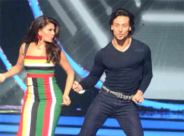 Tiger-Jacqueline promote 'A Flying Jatt' on a reality show