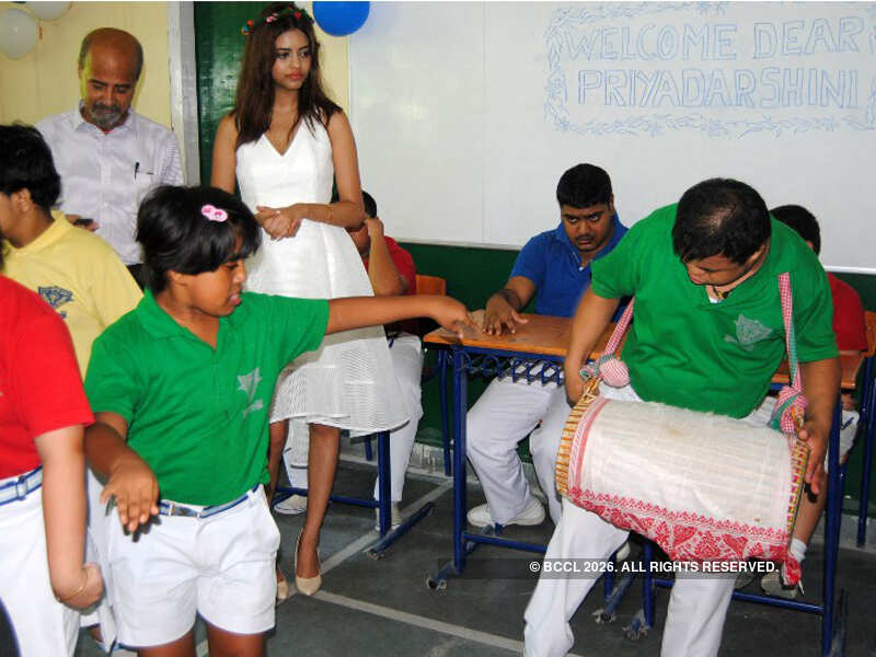 fbb Femina Miss India World 2016 Priyadarshini Chatterjee spends time ...