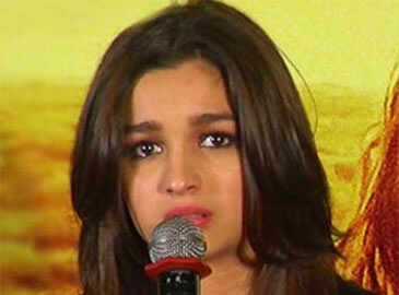 What made Alia cry at Chris Martin's Coldplay concert?