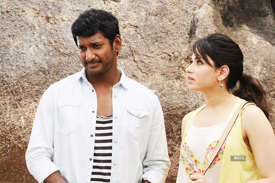 Kaththi Sandai movie stills
