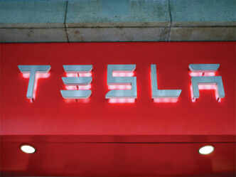 Tesla unveils 100 kWh battery for X and S models
