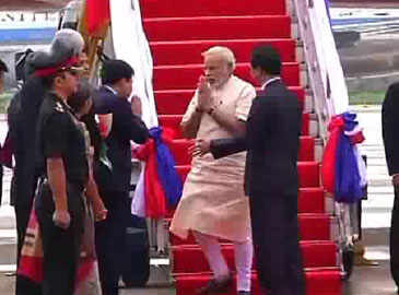 PM Modi arrives in Vientiane for ASEAN Summit