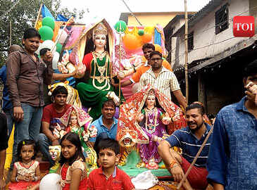 Navratri marks beginning of festive season, devotees throng temples to ...