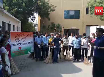 People participate in cleanliness drive to mark 2 yrs of Swachh Bharat ...