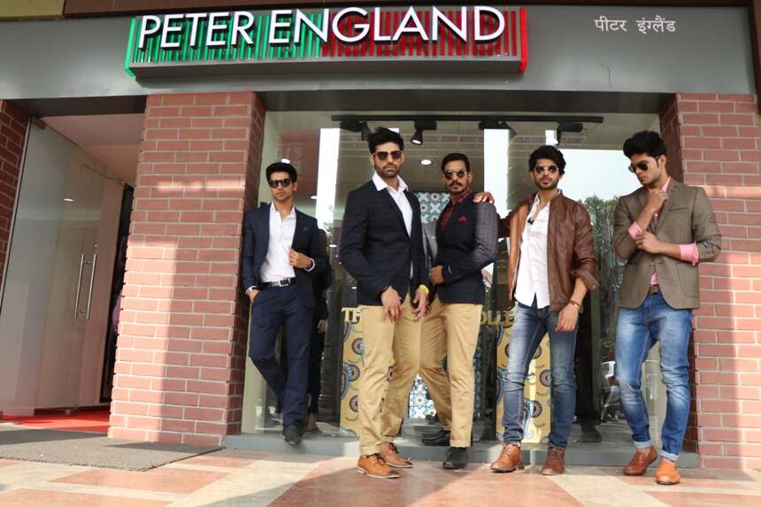 Mr.India 2016 Delhi finalists visit Peter England store
