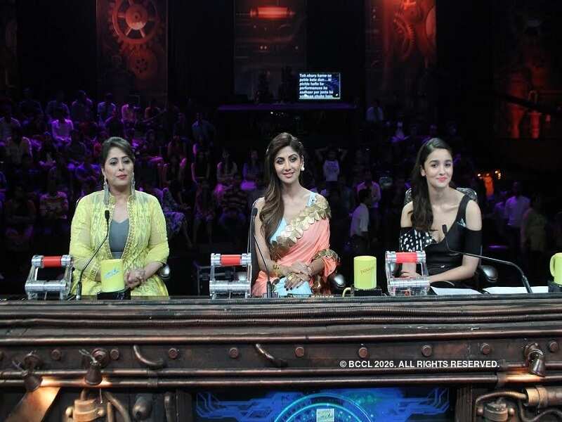 PICS: Alia Bhatt promotes Dear Zindagi on Super Dancer; wows everyone ...