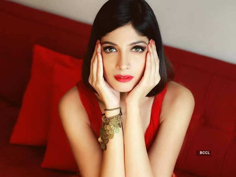 India's Dimple Patel wins Miss Globe 2016