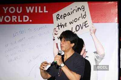 SRK promotes 'MNIK' Pics | SRK promotes 'MNIK' Photos | SRK promotes ...