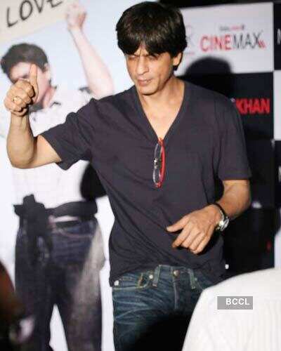 SRK promotes 'MNIK' Pics | SRK promotes 'MNIK' Photos | SRK promotes ...