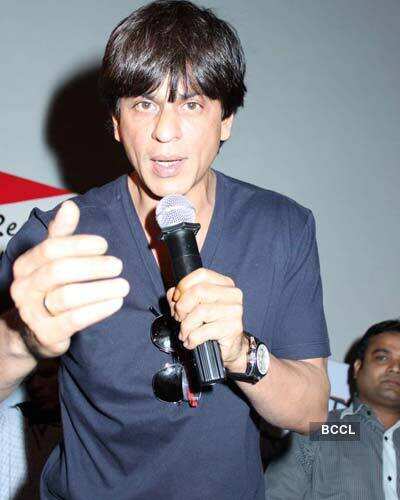 SRK promotes 'MNIK' Pics | SRK promotes 'MNIK' Photos | SRK promotes ...
