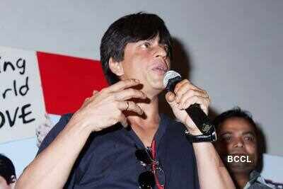 SRK promotes 'MNIK' Pics | SRK promotes 'MNIK' Photos | SRK promotes ...