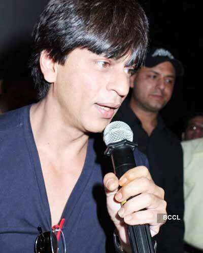 SRK promotes 'MNIK' Pics | SRK promotes 'MNIK' Photos | SRK promotes ...