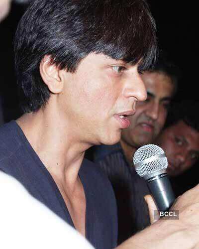 SRK promotes 'MNIK' Pics | SRK promotes 'MNIK' Photos | SRK promotes ...