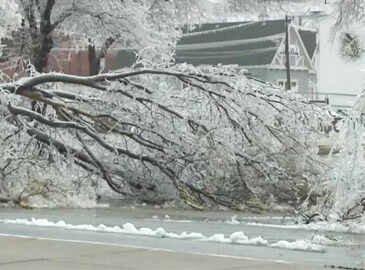 Kansas ice storm leaves thousands without power