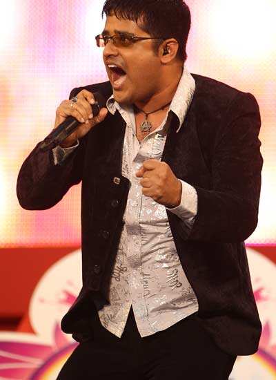 Harshdeep performs in the 'IPL Rockstars' ahead of the 2010 DLF Indian ...