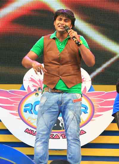 A contestant performs in the Rockstars ahead of the 2010 DLF Indian ...