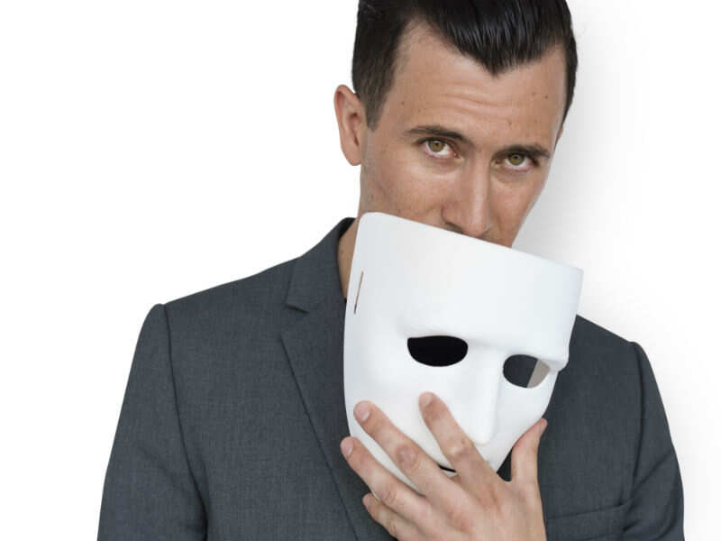 6 signs of an emotional manipulator