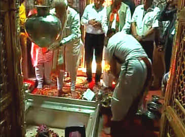 PM Modi offers prayer at Kashi Vishwanath temple in Varanasi