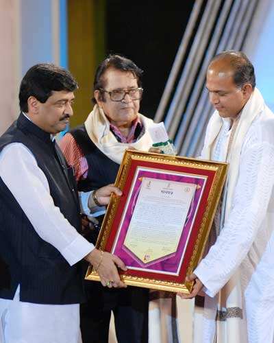 Marathi Film awards: Chief Minister Ashok Chavan and Manoj Kumar