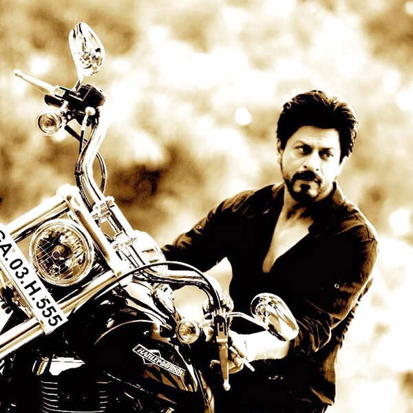 Death hoax of Shah Rukh Khan killed in a plane crash goes viral Pics ... Death hoax of Shah Rukh Khan killed in a plane crash goes viral Pics ...