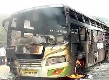 Locals torch 3 buses after couple mowed down by speeding vehicle