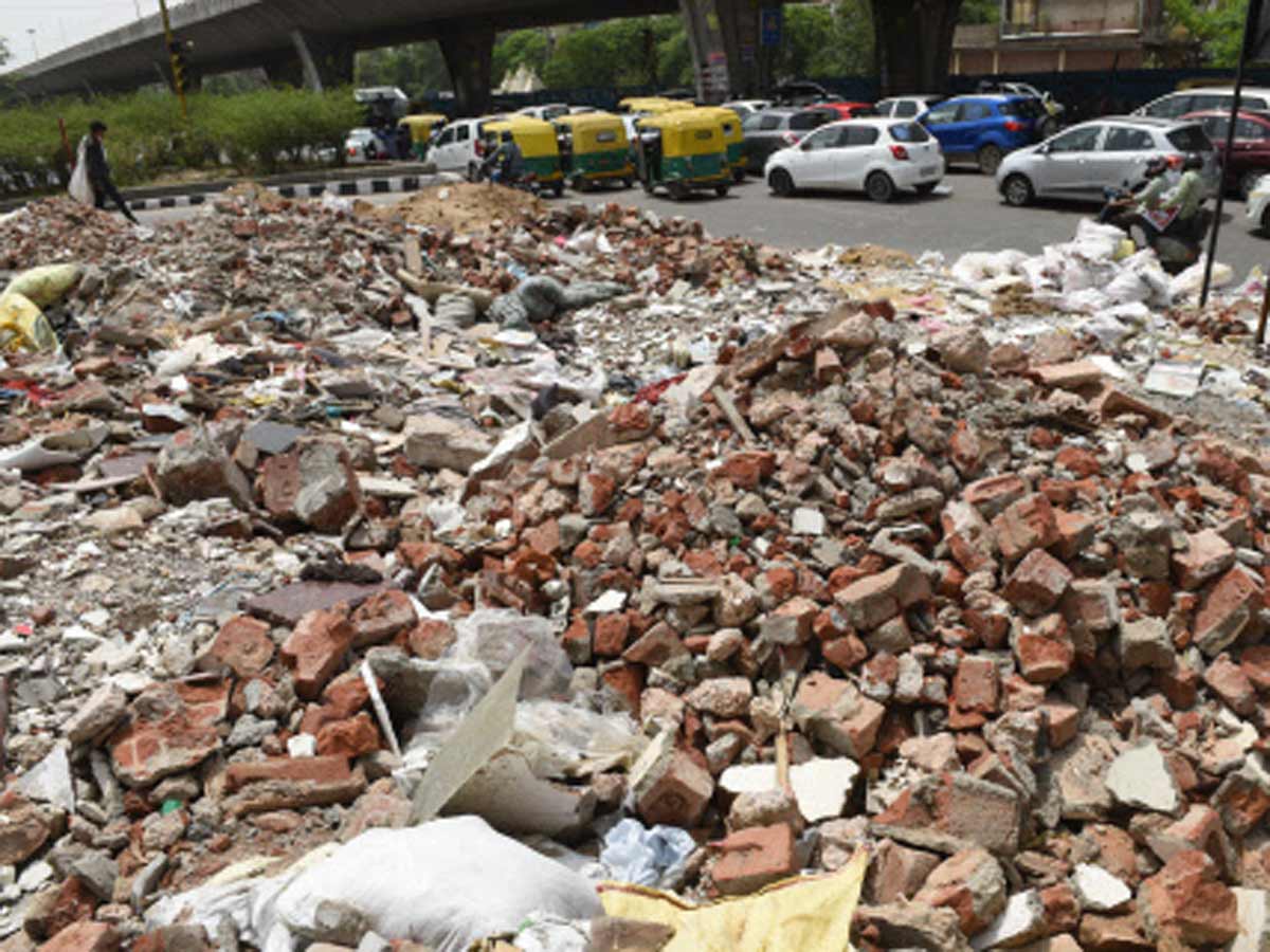 No one knows who’s responsible for this mess on Ring Road