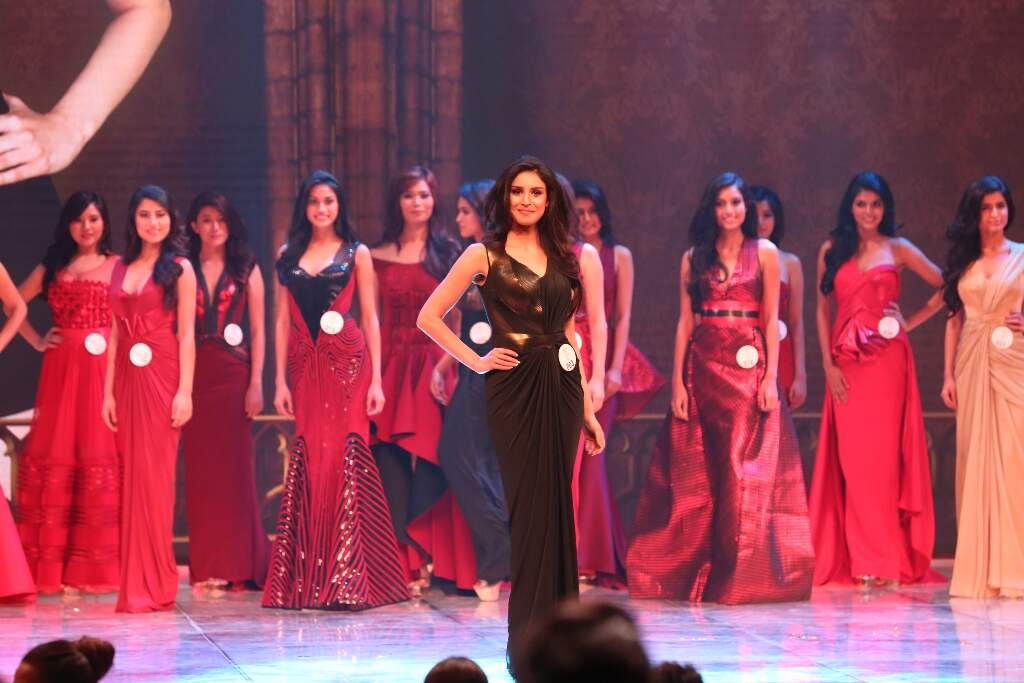 fbb Colors Femina Miss India 2017 finalists dazzle in Amit Aggarwal ...