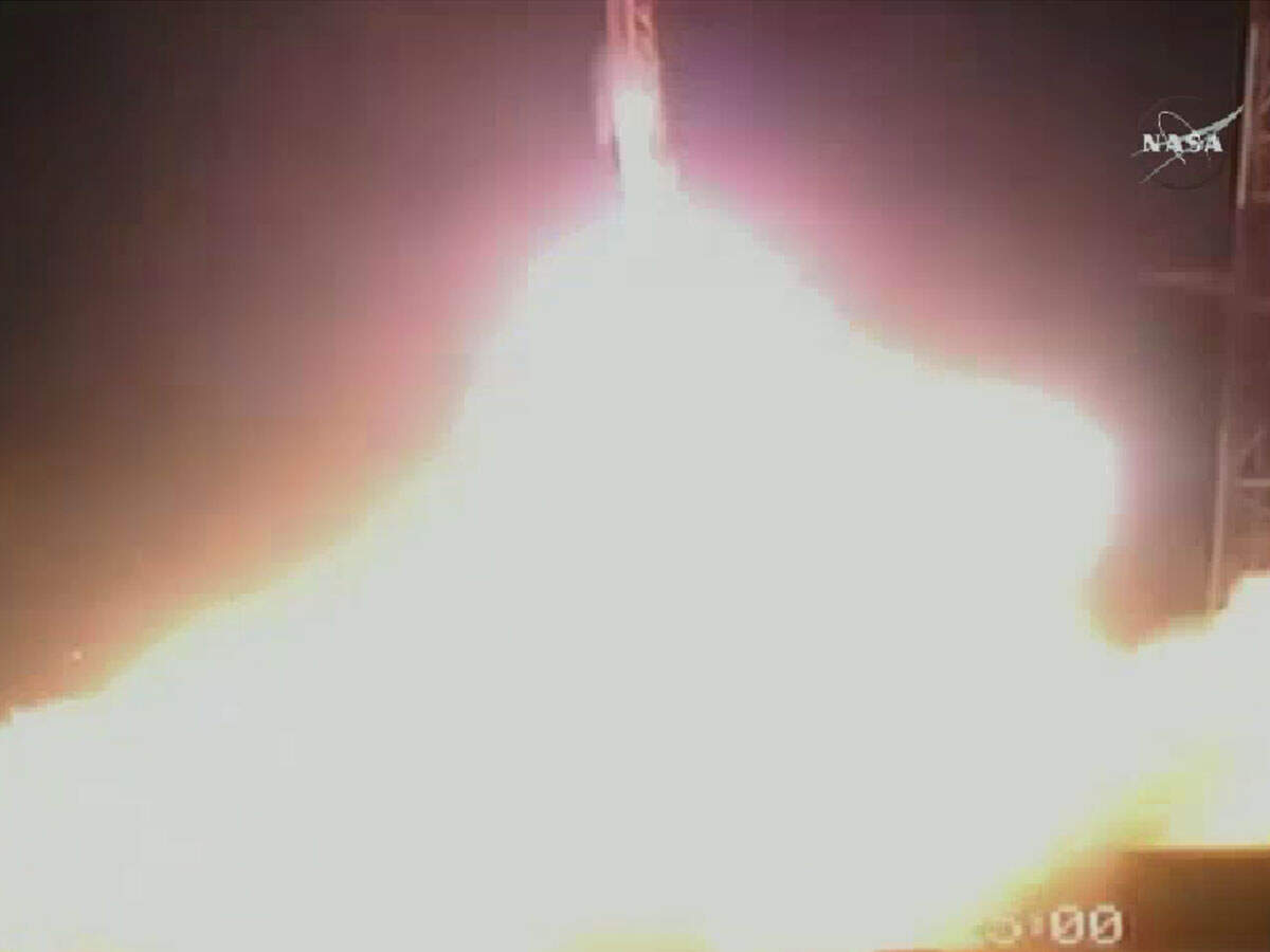 Nasa launches scientific rocket