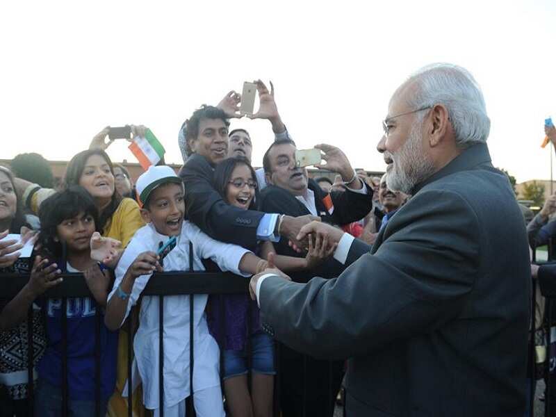 Prime Minister Narendra Modi meets leaders and people with elan