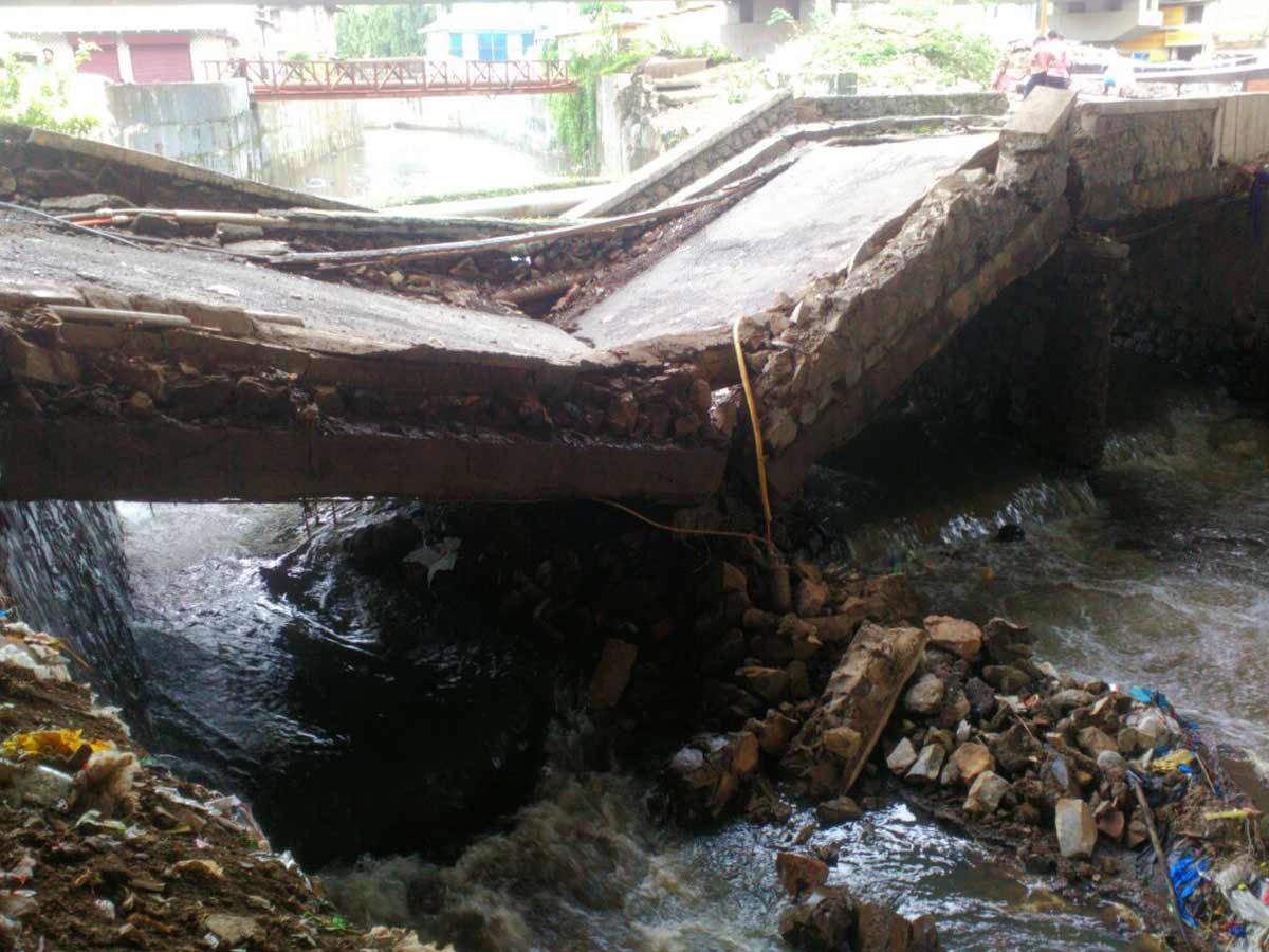 Mumbai: A foot over bridge collapses after heavy rains, one injured