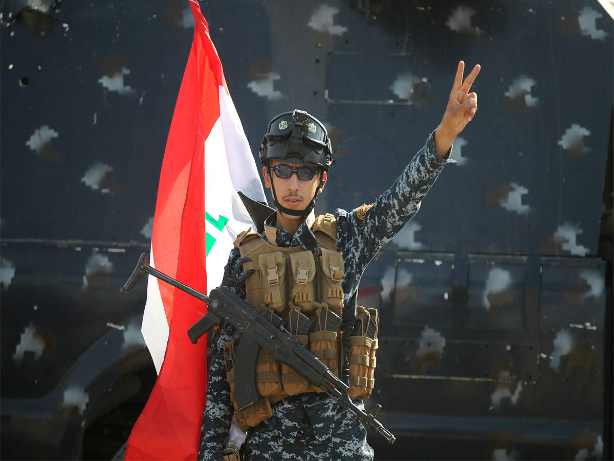 Troops plant Iraqi flag in Mosul